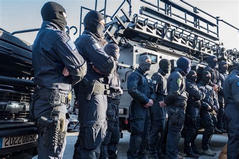 Sengager Pour La Vie Le Gign Raconté Par Lun Des Siens