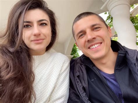 САМО В ПИК И РЕТРО Лена обу дъщеря си с чехлички за над 100 лв СНИМКА Информационна