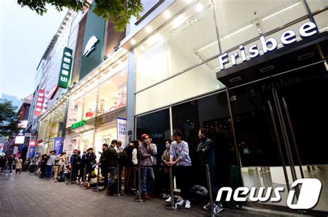 Iphone 6s今起韩国开售 果粉热情高涨排长队抢购【组图】 6
