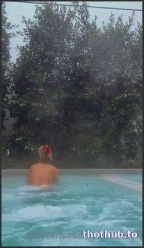 Corinna Kopf genießt ersten Sex ohne Gummi