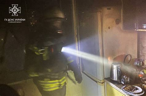 Винесли з полумя чоловіка і кота у Броварах вночі палала квартира Вечірній Київ