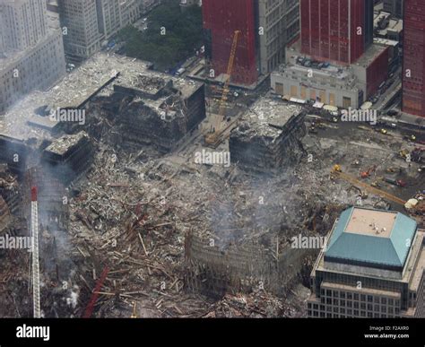 World Trade Center 2001 Fotos Und Bildmaterial In Hoher Auflösung Alamy