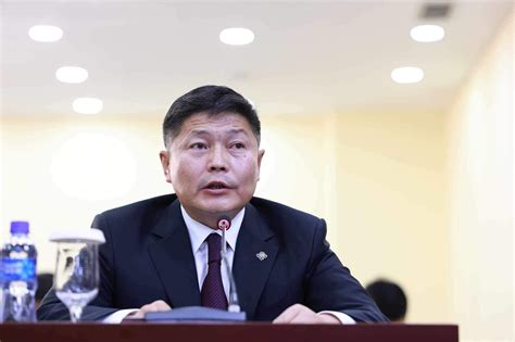 Х НЯМБААТАР Нийслэл Улаанбаатар хотын тулгамдсан асуудлуудын өмнө өргөх “цагаан туг” надад байхгүй