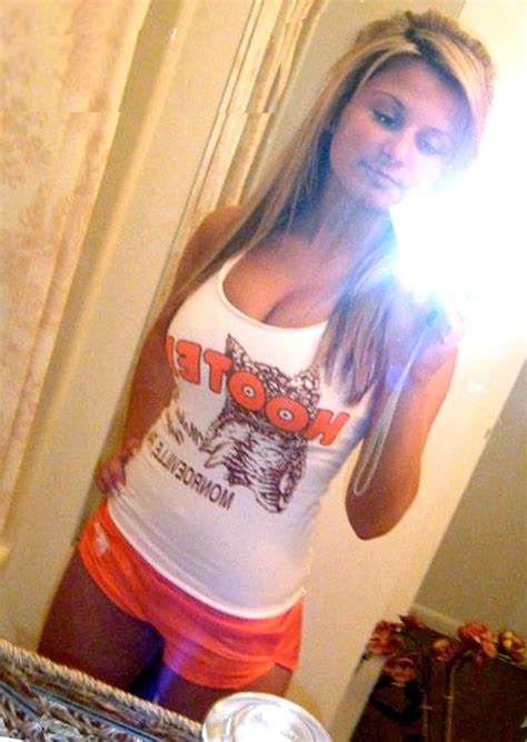 Pittsburgh Hooters Pic
