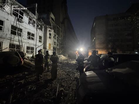 Удар РФ по Запоріжжю Жертв уже 10 під завалами є людина ОВА Читайте на Ukr Net