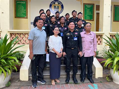 កម្លាំងនគរបាលខណ្ឌដូនពេញ ចុះជួបលោកនាយកសាលា លោកគ្រូ អ្នកគ្រូ ដើម្បីស្រង់ទិន្ន័យ