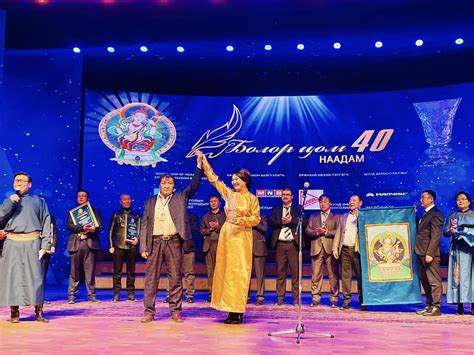 Болор цом ын эзэн яруу найрагч М Амархүү