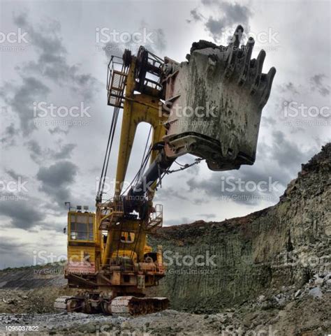굴 삭 기 Opencast 마이닝에 화강암 또는 광 석 작동 무거운에 대한 스톡 사진 및 기타 이미지 무거운 장비 개발 Istock