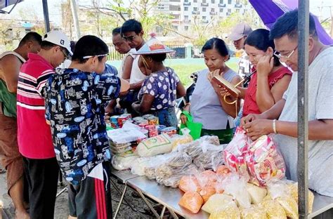 စစ်‌တွေမြို့ရှိ မုန်တိုင်းဒဏ်သင့်ပြည်သူများအား ဆန်၊ ဆီ၊ ဆား၊ ကြက်ဥ၊ ဟင်းသီးဟင်းရွက်များနှင့