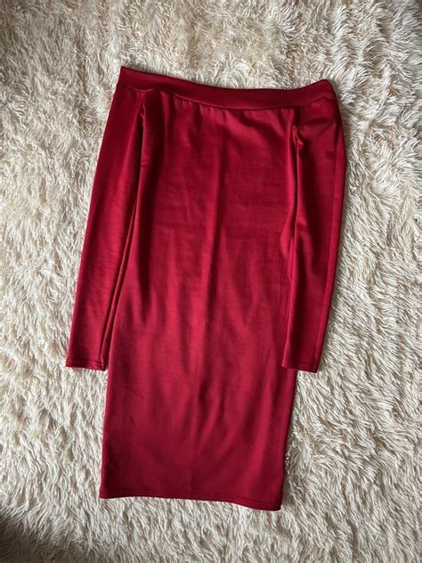 Сукня з відкритими плечима — ціна 200 грн у каталозі Сукні міді Купити жіночі речі за доступною