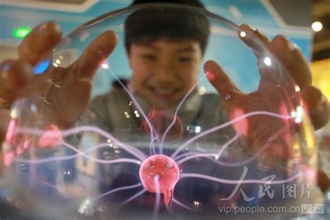 江苏扬州：科技馆里过大年 人民图片网