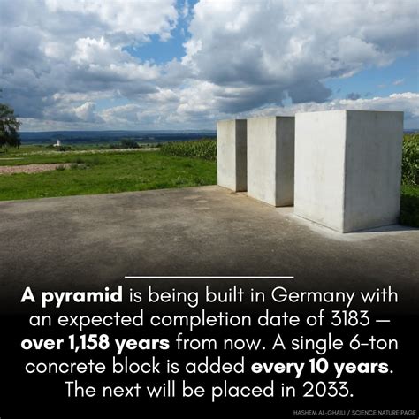 토탈 독일은 완성하는 데 1000년 이상이 걸릴 피라미드를 만들고 있습니다 작은 마을 웸딩wemding에서는 한 번에 하나의 콘크리트 블록으로 이루어진 특이한