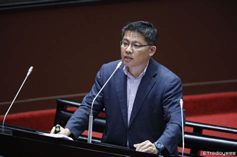 新聞 邱顯智連2篇發文轟柯文哲 遭柯粉、統促黨留言圍剿 Hatepolitics板 Disp Bbs