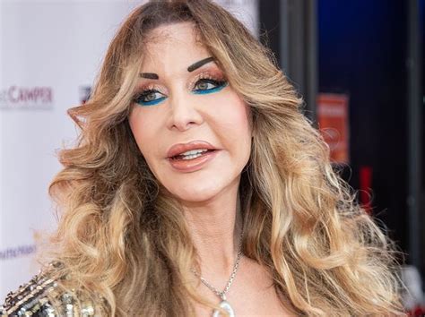 Dolly Buster Médiumcz