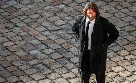 Scriitorul Frederic Beigbede Arestat O Tânără Susține Că Ar Fi Făcut Sex De 2 Ori Dar Numai O