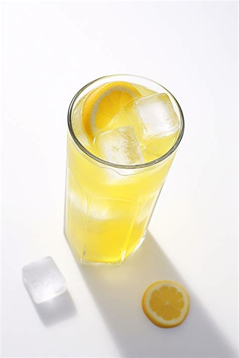 얼음이 들어있는 노란색 음료 배경 배경 화면 및 일러스트 무료 다운로드 Pngtree