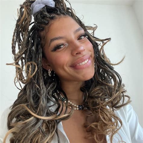 𝒜𝓂𝑒𝓁𝒾𝑒 amelie Threads Say more 𝒜𝓂𝑒𝓁𝒾𝑒 amelie Threads Say more