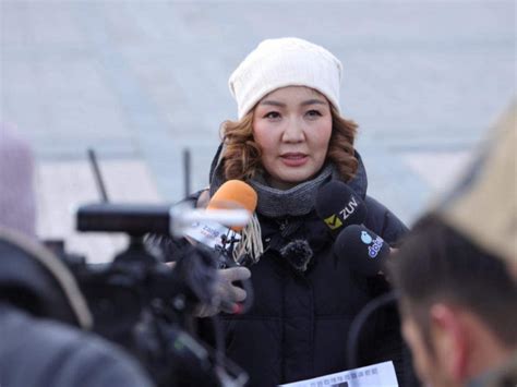 Сэтгүүлч Н Өнөрцэцэгийн цагдан хориог өөрчлүүлэх өмгөөлөгч нарынх нь хүсэлтийг шүүх хүлээж