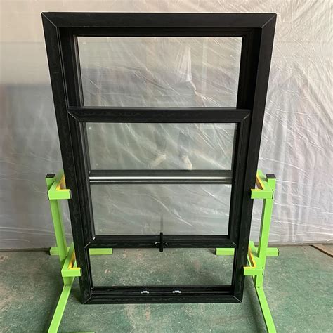 Pvc 창문 및 문 수직 슬라이딩 열 차단 Upvc 검정색 창문 단일 또는 단일 걸림창 그릴 디자인 Upvc 창문