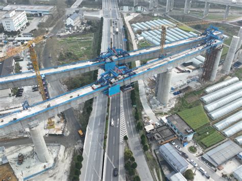 金建铁路跨杭新景高速公路特大桥首跨连续梁顺利合龙