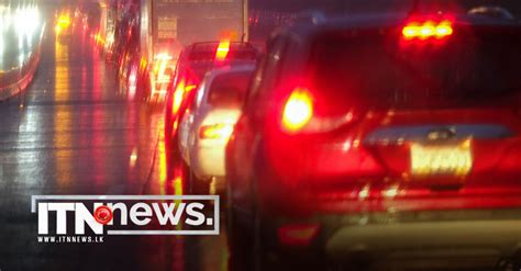 මහරගම බෝ ගසේ අත්තක් කඩන් වැටිලා Itn News