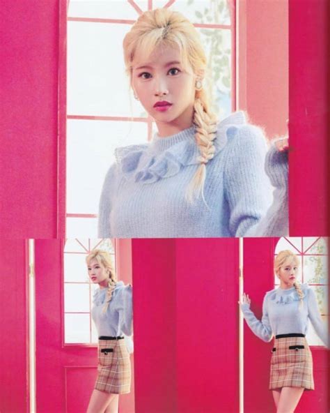 Blonde Sana Scrolller
