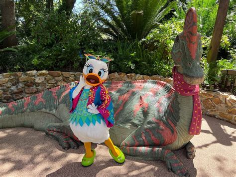 Photos Video Donald S Dino Bash Up Close Meet Greets Return LaughingPlace Com