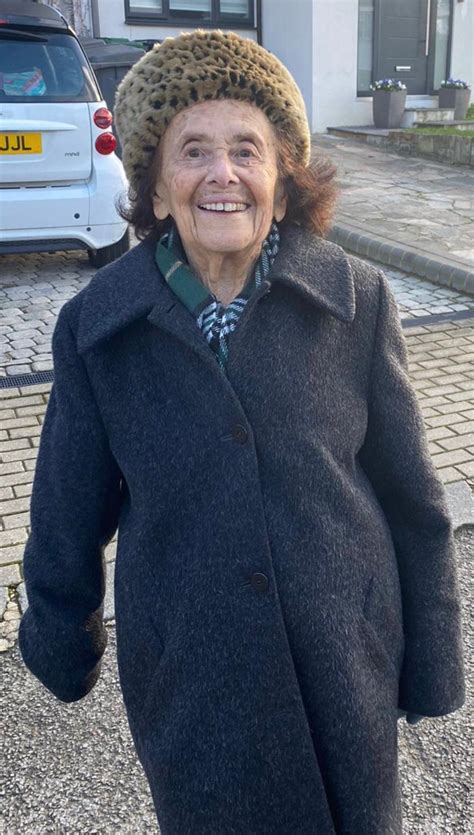 A Fighter And Survivor 97 Year Old Great Grandma Lily Ebert Bem Auschwitz Survivor Has Just