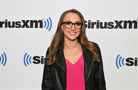 “fox News Kat Timpf Shocks Fans After Breaking Hip While Pregnant—the Struggle No One Saw