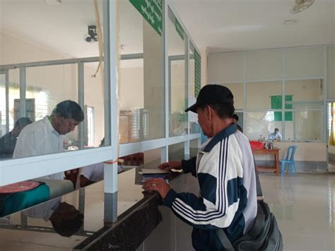 မိုင်းနောင်မြို့ မြန်မာ့စီးပွားရေးဘဏ်တွင် မိဘပင်စင်စားများအား ပင်စင်လစာများ ထုတ်ပေး