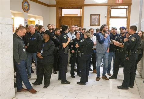 Bond Set At 25 000 For Canton Police Officers Charged In Tyson Death