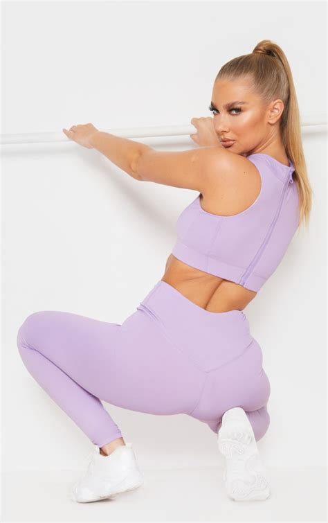 Crop Top De Sport Lilas À Col Haut Et Zip Au Dos Prettylittlething Fr