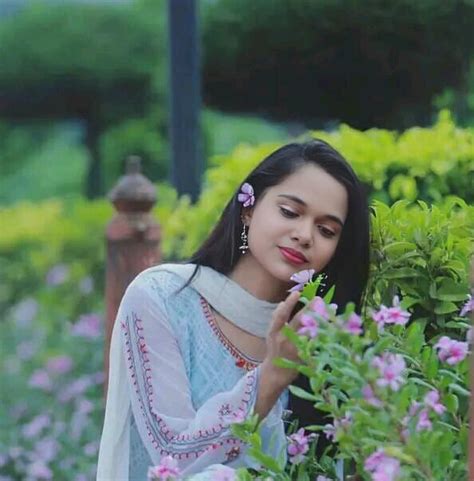 এই বছরে প্রথম বার বৃষ্টিতে ভেজা হট বৌদির আড্ডা ঘর Facebook