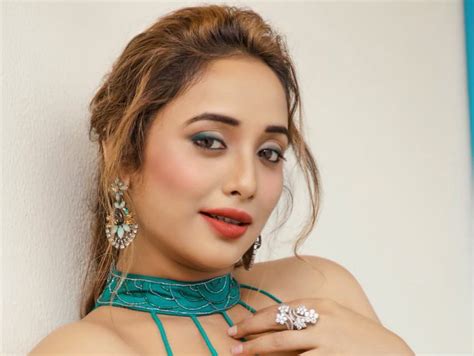 Bhojpuri Actress Rani Chatterjee Went Bold For The Photoshoot Posing On The Sofa In Such A Deep