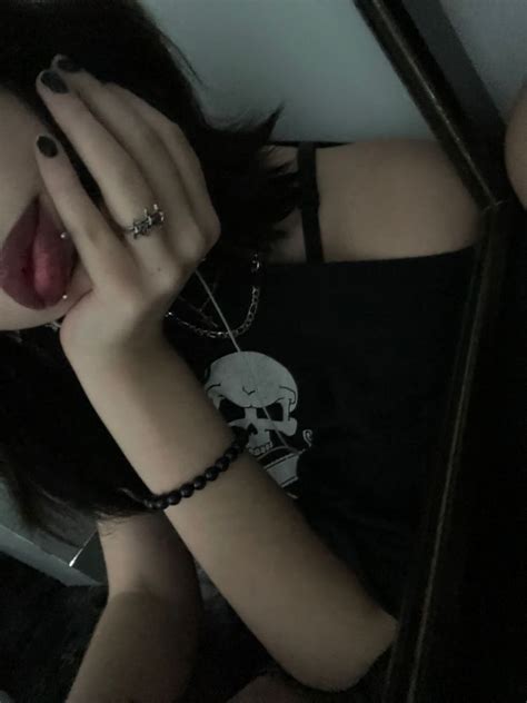 🕸️ Emo Girl Pfp Discord Pfp 🕸️ Emo Photos Emo Aesthetic