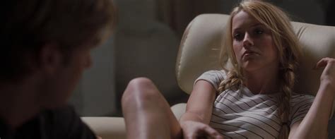 Amber Heard Nua Em Os Informadores