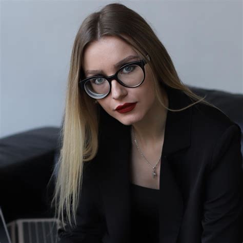 Адвокатка Карина РОМАНИШИН Youtube