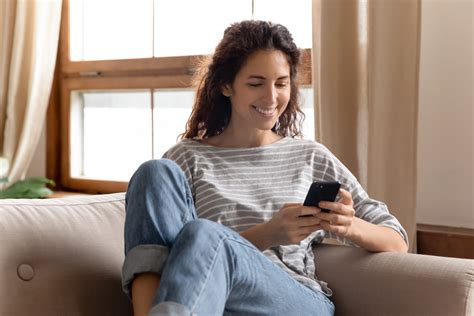 5 Steps For A Healthier Relationship With Social Media In The New Year