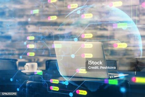 배경 및 기술 테마 도면에 컴퓨터와 데스크톱의 이중 노출 빅 데이터의 개념 0명에 대한 스톡 사진 및 기타 이미지 0명