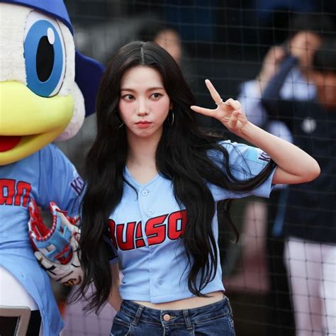 카리나 롯데 자이언츠 시구 짤 유저방송 엠봉