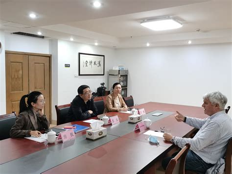 威海市外事办公室 外事动态 市外办副主任张炜与英籍友人座谈