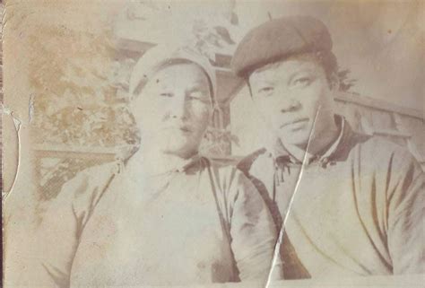 Баттөмөрийн Тэнгэрлэг аав минь Дархан хан уулынхаа өвөрт Даан чиг сайхан нутагт Ар шорвог