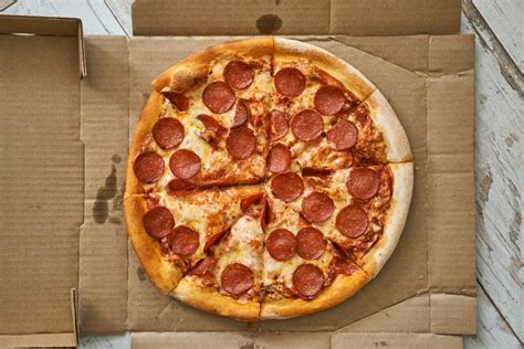 Pizza Hut Original Pan Pizza Vs Hand Tossed Whats The Difference