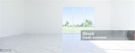 빈 방과 대리석 바닥 반사의 3d 렌더링은 관점보기에서 투명 유리 문 깨끗하고 배경에 새로운 조건을 사용합니다 0명에 대한 스톡