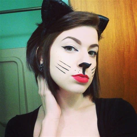 Ruby Red Lips Scrolller