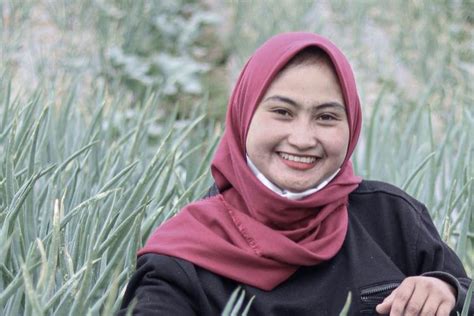 Profil Novi Listiana Penyanyi Dangdut Banting Setir Jadi Petani
