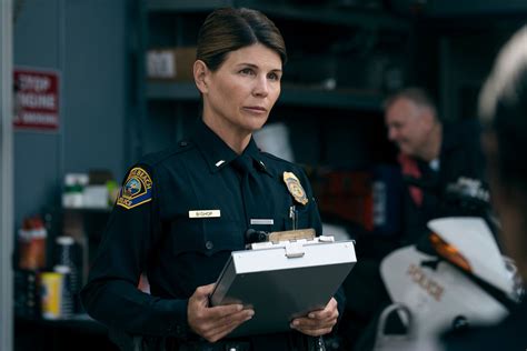 See Lori Loughlin Step Into Cop Role On Prime Videos On Call Exclusive