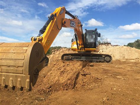 ក្រុមហ៊ុន អ អិ ម អេ ខេ ម បូ ឌា រ នាំចូល អេស្កាវ៉ាទ័រ ម៉ាក Jcb Js205 ស៊េរី ថ្មី ឆ្នាំ ២០១៧