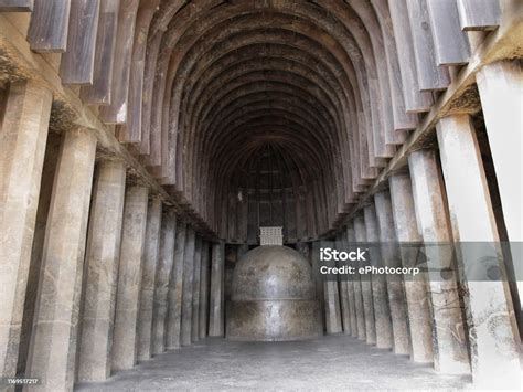 바하 동굴 스두파 이 불교 동굴은 기원전 1세기와 2세기로 거슬러 올라간다 동굴 12 호 인도 마하라스트라 최고의 동굴 중 하나 0명에 대한 스톡 사진 및 기타 이미지