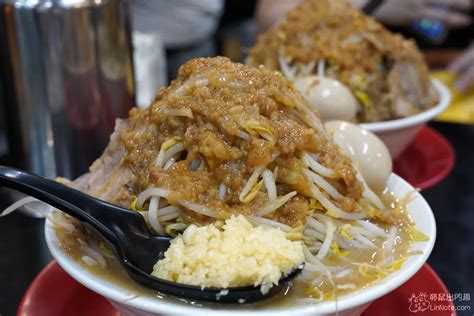 新竹東門市場『らぁ麵東商店』二郎系拉麵菜山爽翻天 勞鼠探世界